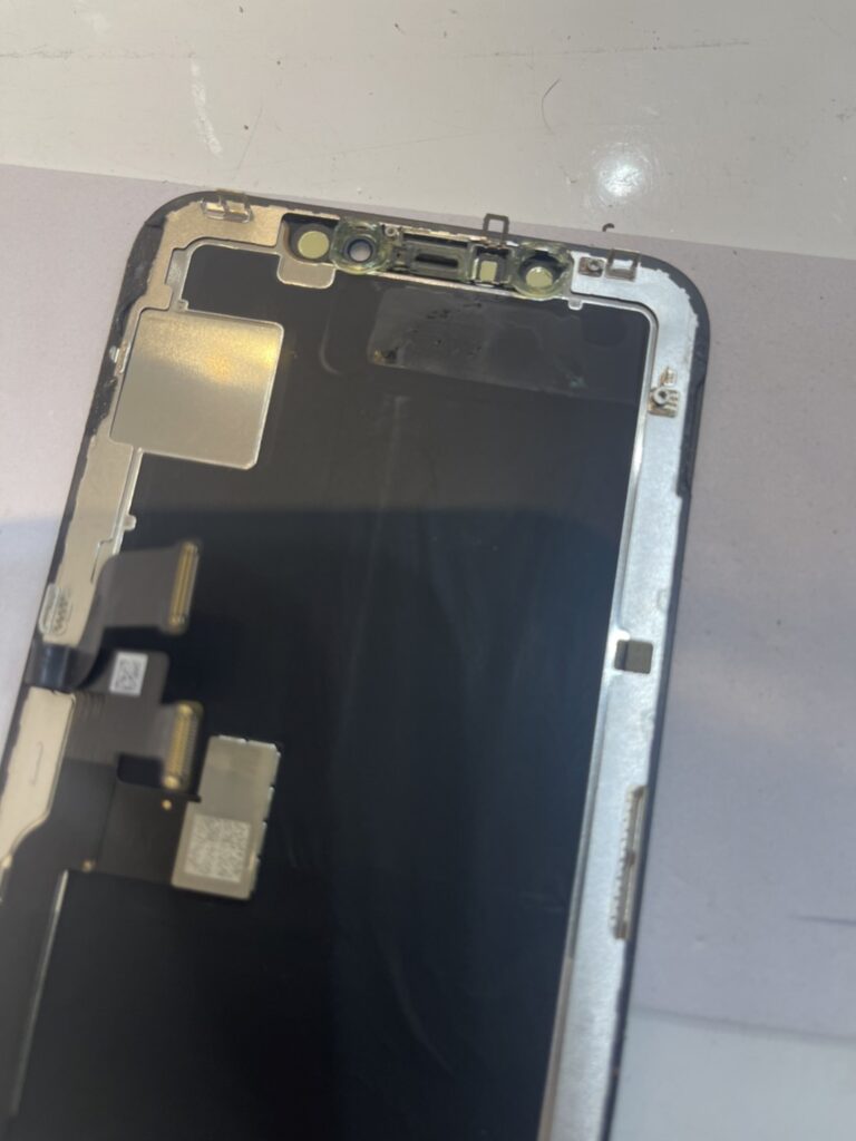 iPhoneXの画面が淡い緑の変色した！あっバッテリーも劣化してる！同時に交換でお得にキレイに元通り♪ – iPhone修理福岡ならスマップル天神店【総務省登録修理業者】